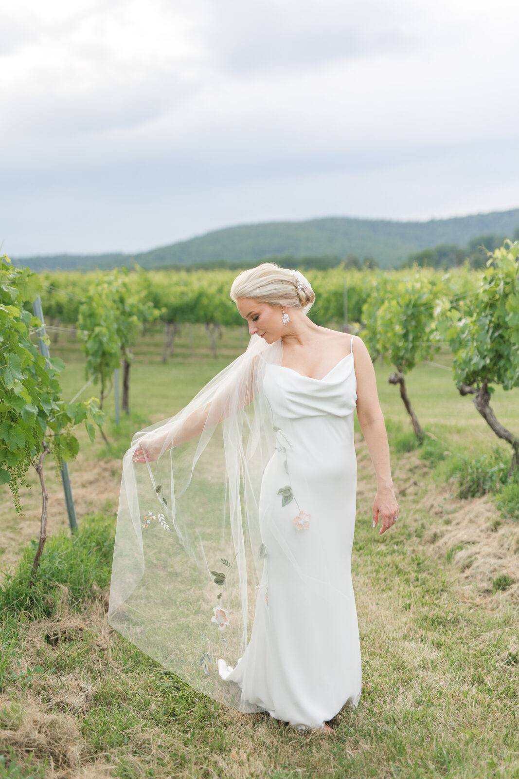 The Magic of Veils - A Guide to Wedding Veil Lengths ...