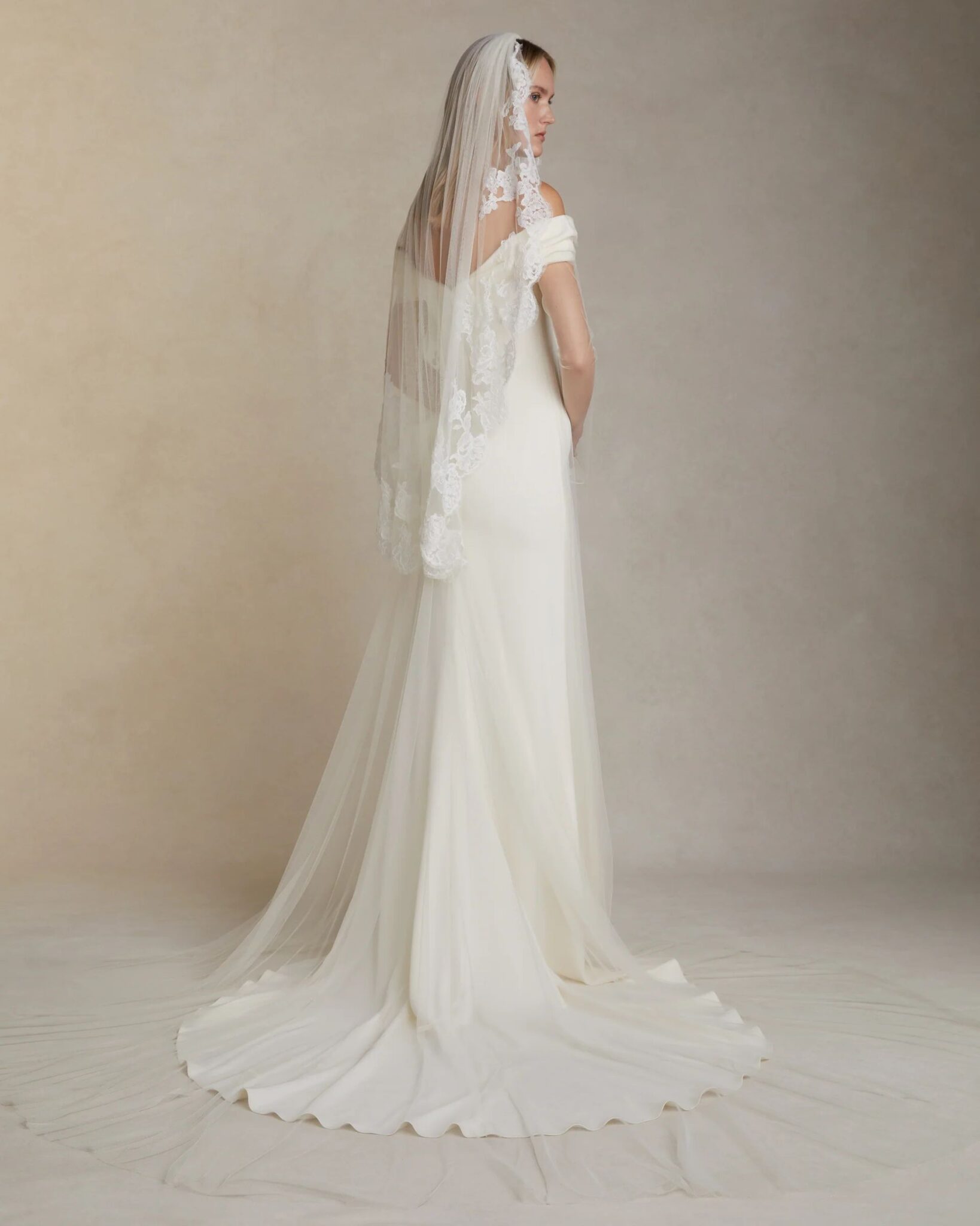 The Magic of Veils - A Guide to Wedding Veil Lengths ...